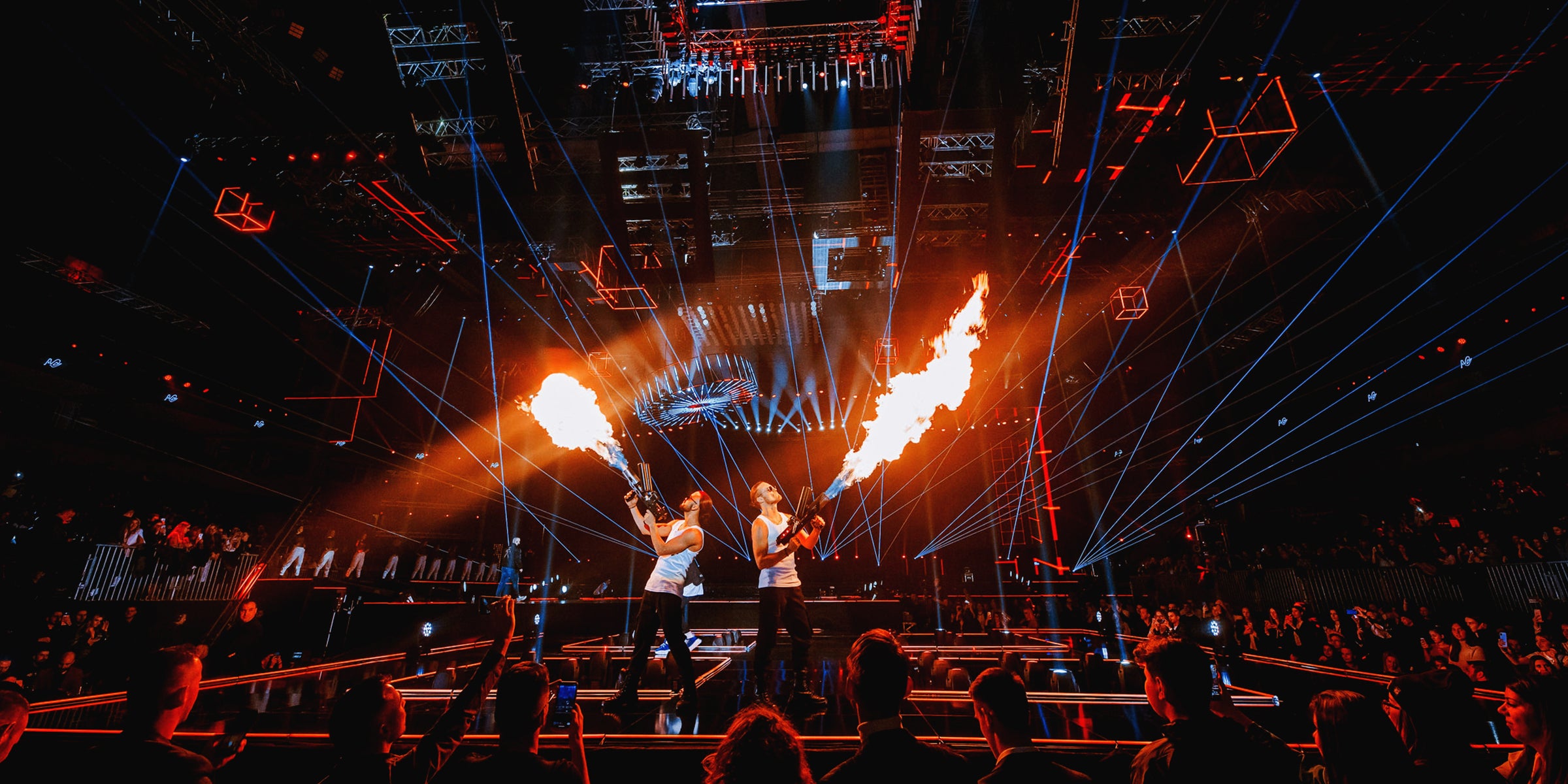 KVANT LASERS FOR LARGE INDOOR AND CORPORATE SHOWS