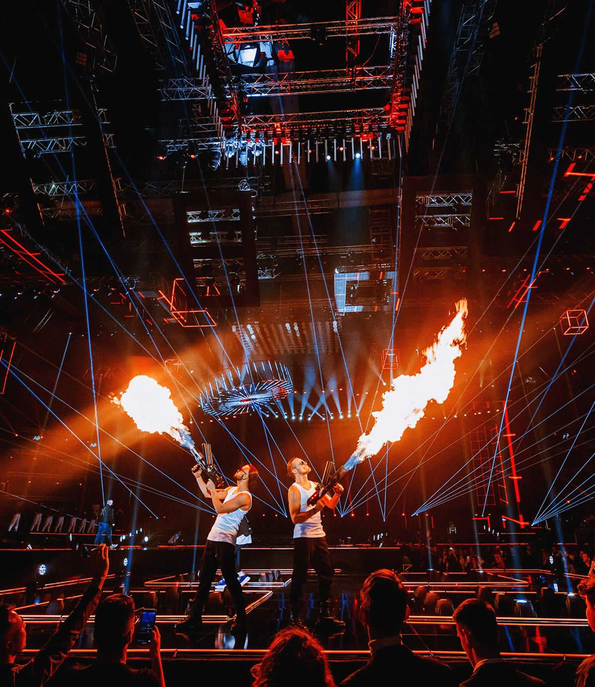KVANT LASERS FOR LARGE INDOOR AND CORPORATE SHOWS